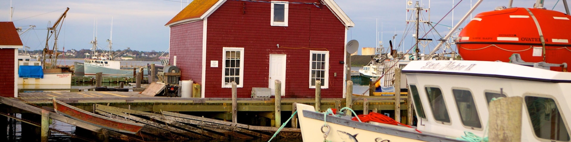 Yarmouth showing a marina