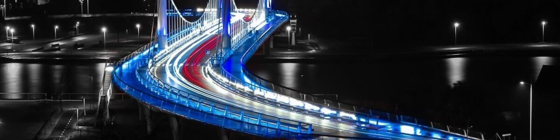 The bridge in Kanne (belgium) near the Dutch town of Maastricht, is famous about the curves and ligtning at dark. The pin Boeings you to a nice overview point
JUST FOLLOW THE PIN 📌
⬇️⬇️ Make my day and follow me also at: ⬇️⬇️
https://www.instagram.com/denniskuh1896/
https://www.facebook.com/dennisdondersphotography/
https://500px.com/dennisdonders
www.flickr.com/photos/denniskuh1896