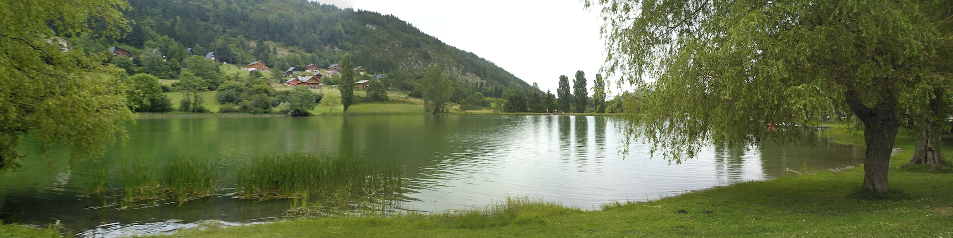 Le lac de Belcaire dans l'Aude