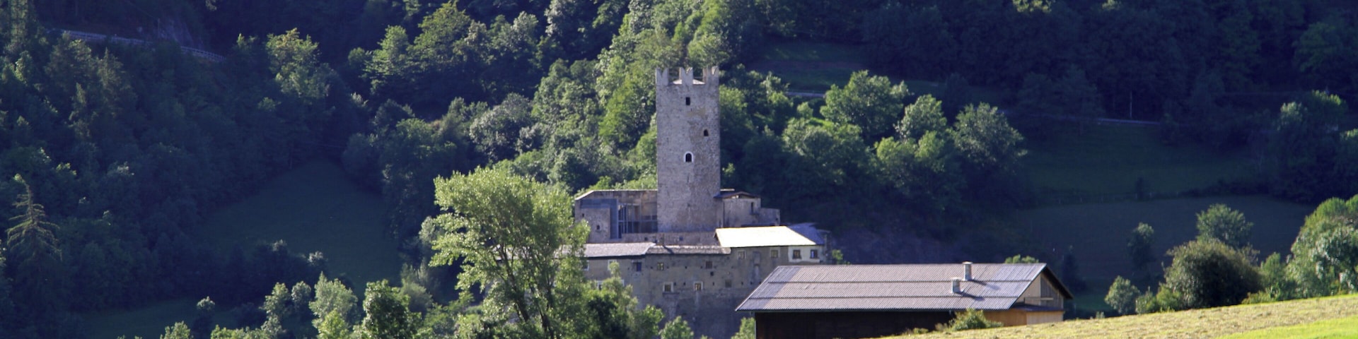 Burgusio/Burgeis: castello di Fürstenburg This media shows the cultural heritage monument with the number 15733 in South Tyrol.