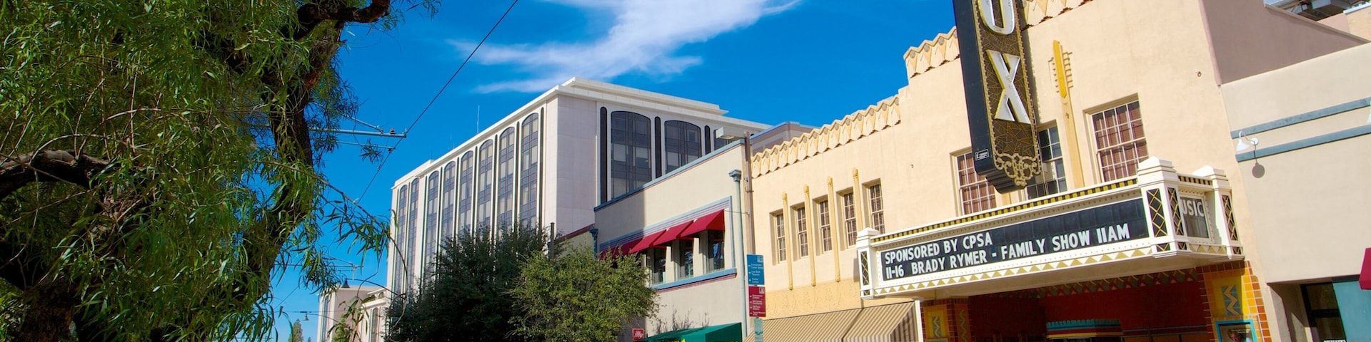 Fox Theatre caracterizando elementos de patrimônio, cenas de rua e cenas de teatro