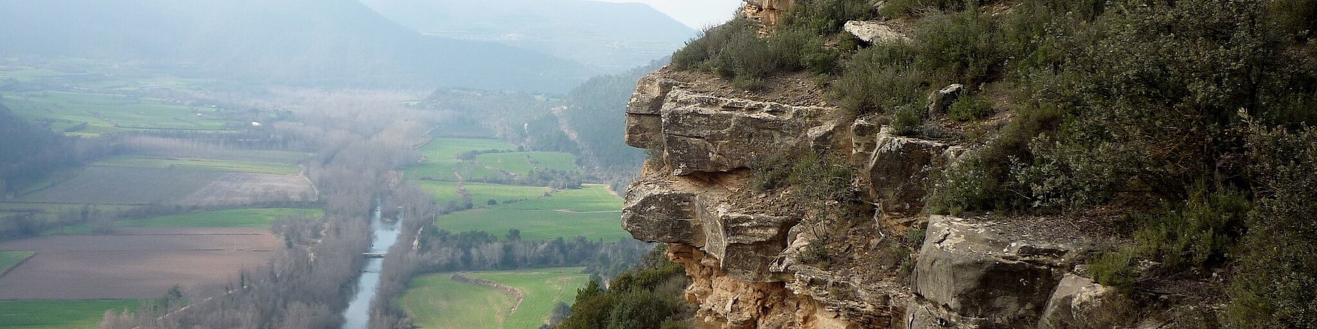 El Castellot (Ponts): torre de l'est, amb la vall del Segre