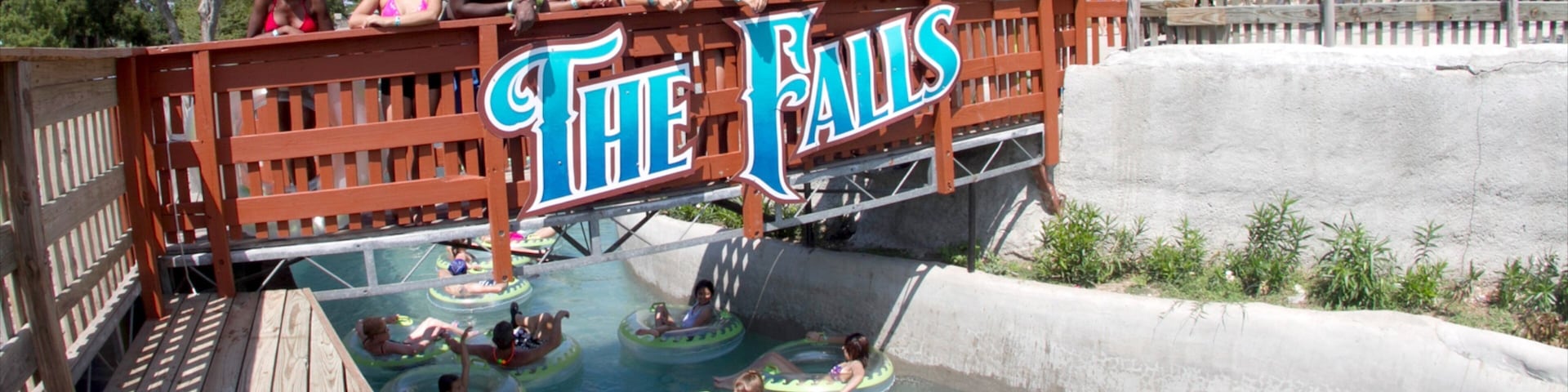 Schlitterbahn Waterpark which includes a bridge, a waterpark and signage