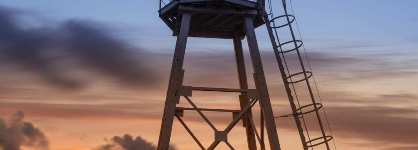 A static light lighthouse, would make an ideal foreground for Astro or LE startrail shots, taken 7th Aug around 9pm and the sun was setting directly behind it, in line with my position.