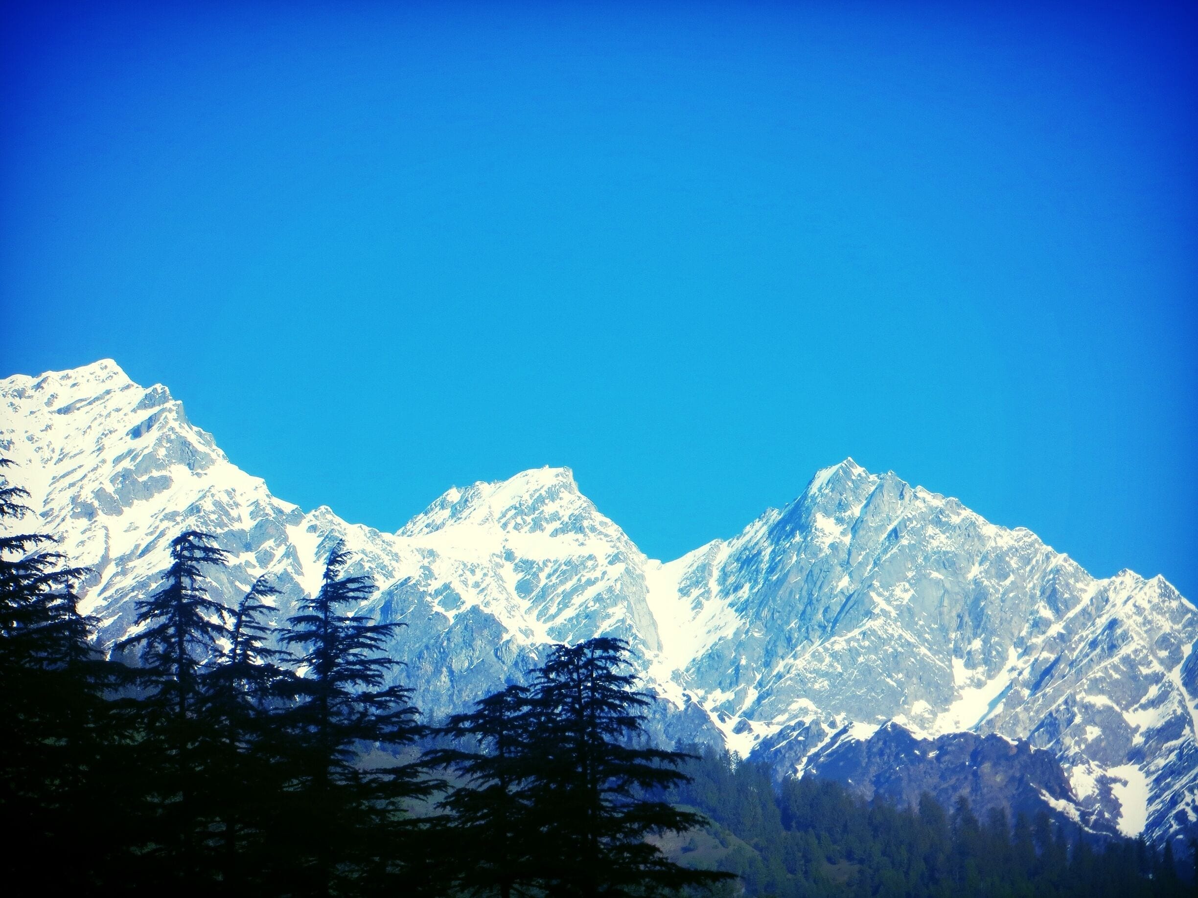 Snow clad mountain view from Solang Valley in Manali.