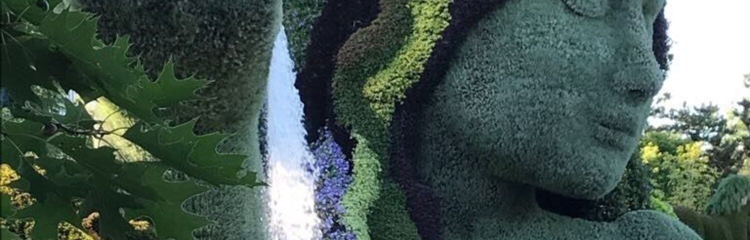 MosaiCanada 150 🇨🇦 displays the diversity of Canada by flowers/plants 'sculptures'. Free entry and it will open till October 2017. This is Mother Earth.