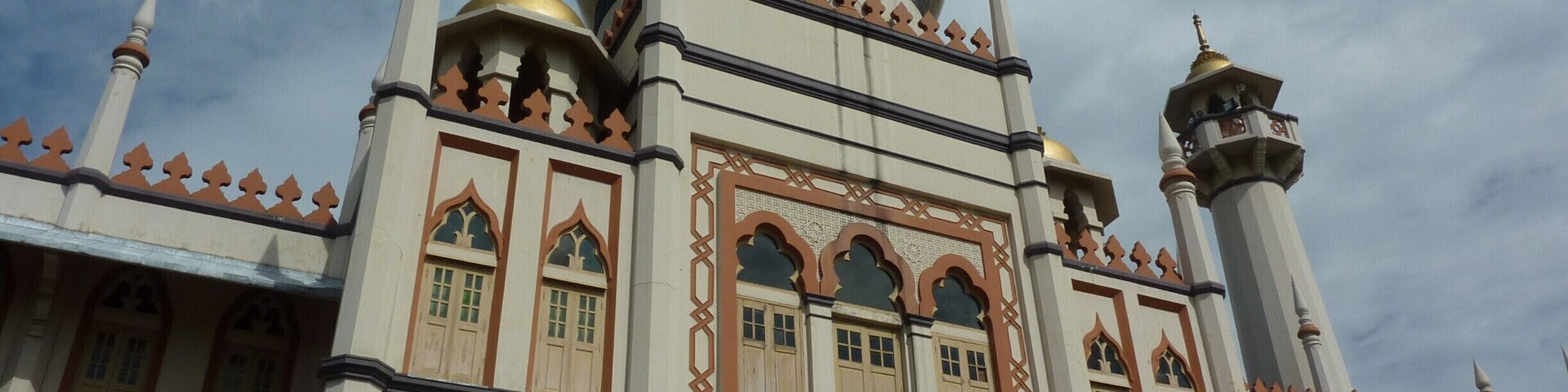 The golden onion dome of the Sultan Mosque just off of Arab Street, built in the 1920’s to replace an earlier mosque. In the surrounding streets are kebab houses, shisha bars and shops selling Middle Eastern spices and textiles – a compact slice of Arabia inside of a compact slice of Asia.