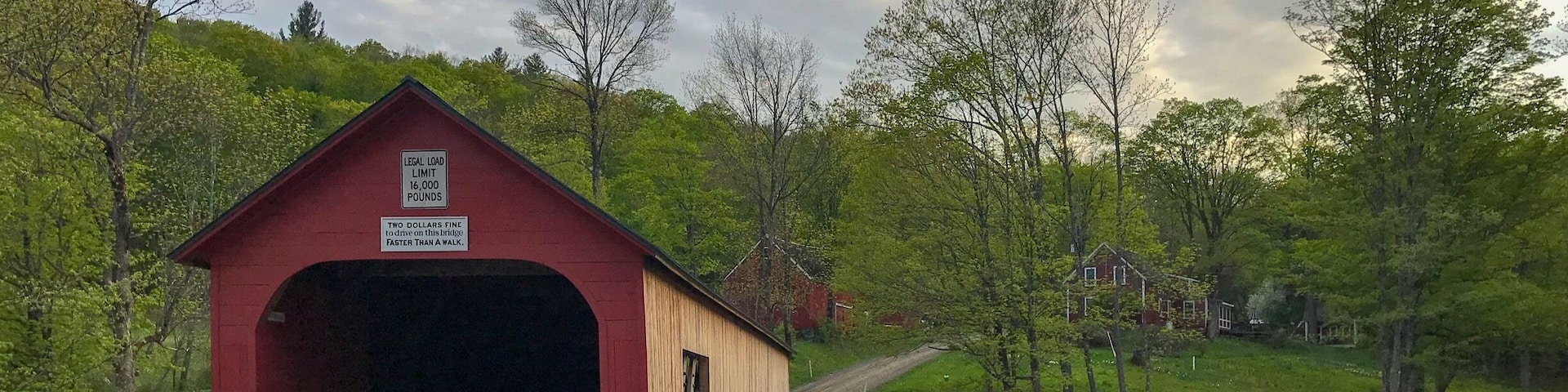 So many beautiful bridges in Vermont! The red details on this one really make it pop. It’s about 30min from Brattleboro, if you are visiting the area.
#vermont #coveredbridges #newengland