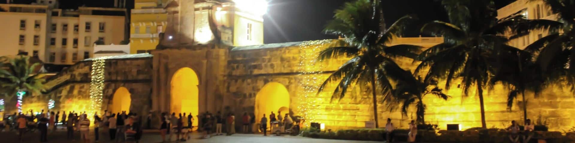 Entrada a la Cuidad Amurallada de Cartagena. Allowing you to go back to the colonial times, this old city has been preserved for an amazing evening/night walk filled with the origins of Colombian culture. Legend tells the walls surrounding this magical city were made with rock, mud and blood.
#Architecture