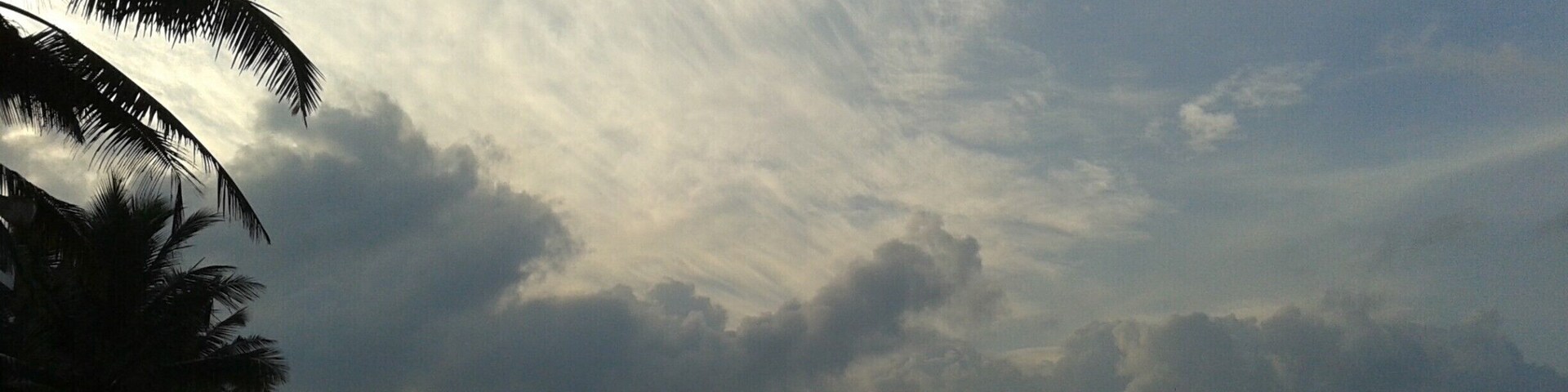 The ever changing cloudscapes of the southwestern sky of Sri Lanka.
Sunrise on this side of the island looks pretty awesome too.
#Hikkaduwa #sky #sunrise #cloudscapes #WorkingHoliday #MovingOutSL #lka #BeachLife