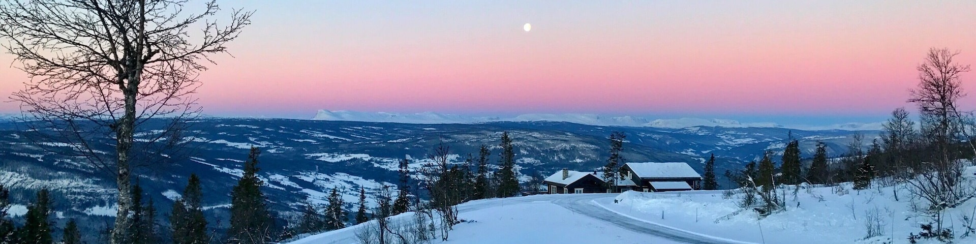 Sunrise seen from the mountain in Nord Aurdal, Norway
#WinterWonders