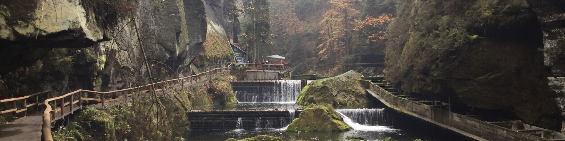 Edmundova Soutěska (gorge) is located in the Bohemian Switzerland National Park (české švýcarsko) near the village of Hřensko.
The gorge walk involves a 20 minute boat trip, as part of the gorge is inaccessible on foot. The boat trip costs 85 czk (one way).
#NationalPark #nature #hiking #autumn