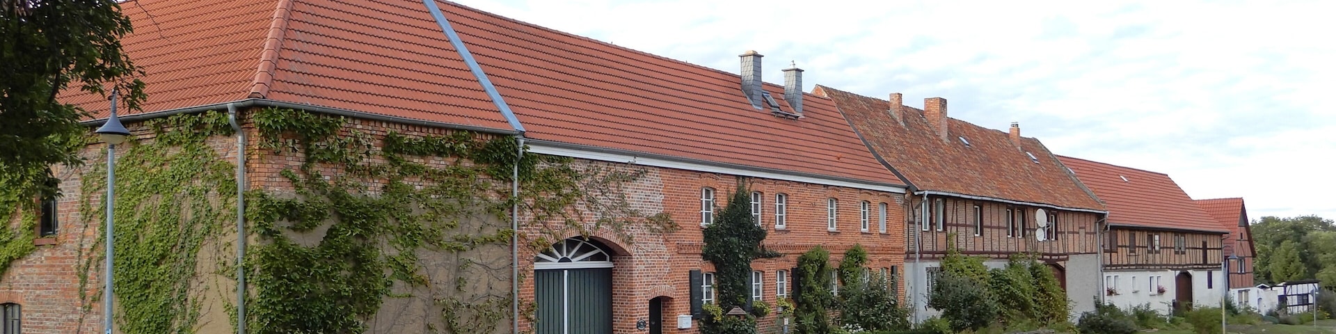 Wohnhäuser und Höfe Dorfstraße 2-8 (Wieserode)