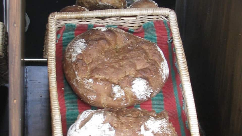 The Bakery at the Edge is a one stop shop open from 6:30 am to 10:30 pm.
What's unique about this place is that it is the first drive-thru bakery in Sri Lanka.
You can purchase all your baked goodies at a nominal rate and may be pick up a bouquet of flowers and cards for that special person on your way home.