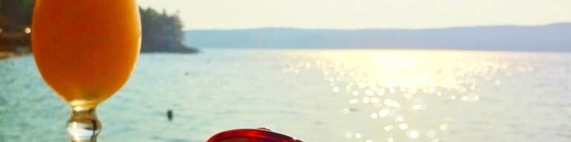 Waterfront cafe with shady umbrellas, reasonably priced cocktails and free wifi. Place an order, drop your gear, take a dip in the sea and return for your drink. No-pressure service makes this cafe a pleasure.