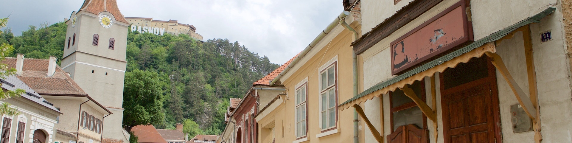 Rasnov which includes street scenes