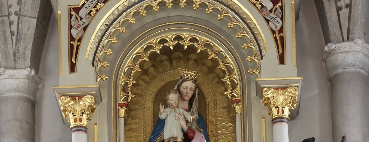 Hochaltar in der Pfarrkirche St. Ulrich in Plaus (Südtirol)