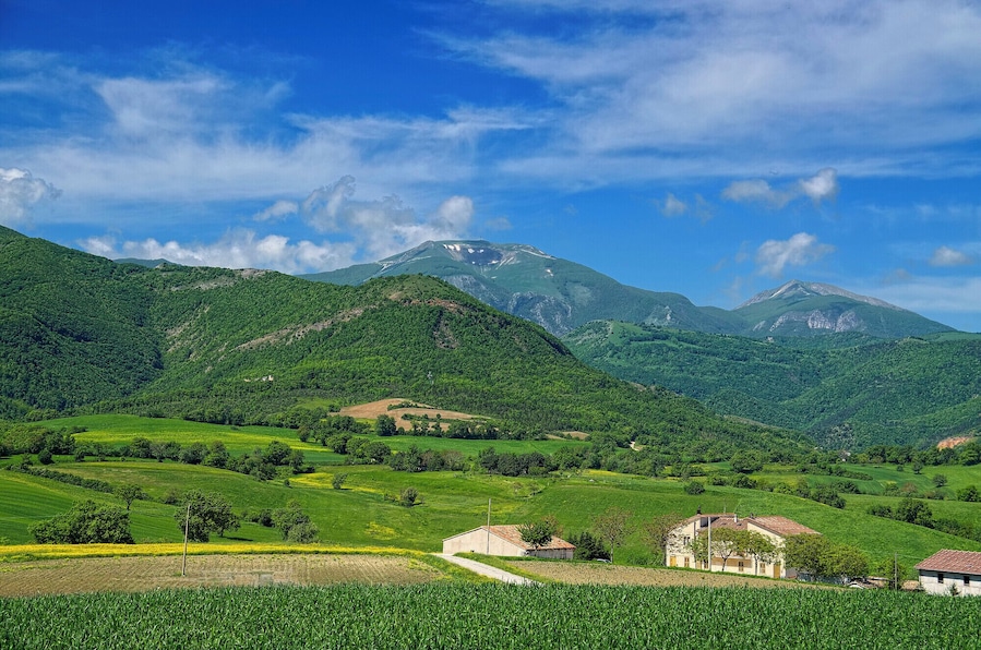 Vista verso il Catria