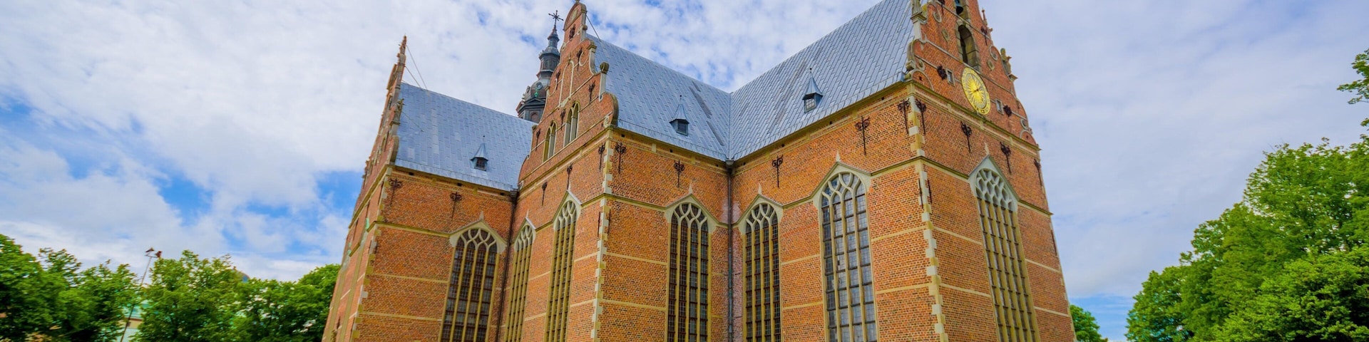 Kristianstad showing a church or cathedral and street scenes