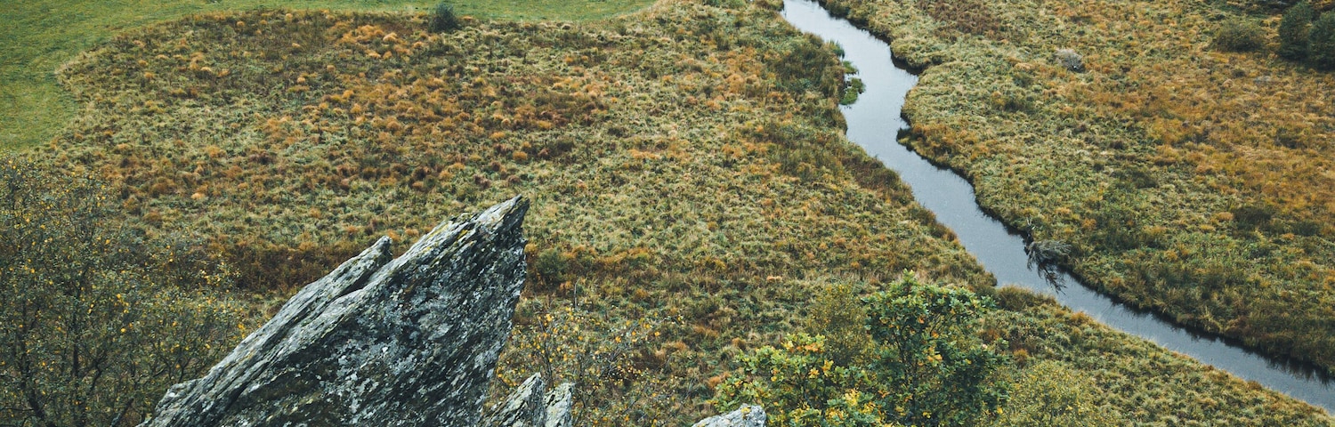 The Schwalmbach stream beautiful meandering through the Perlenbach valley in the far east of Belgium and the Eifel region in Germany.
#biebley #belgium #meander #germany #landscape
Make sure you follow me on:
https://www.facebook.com/ShotByCanipel/
https://www.instagram.com/canipel/
