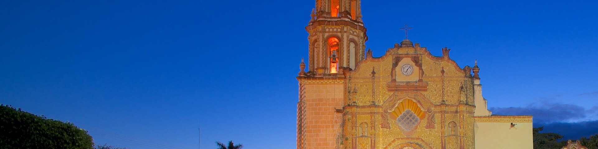 Jalpan de Serra showing a church or cathedral, heritage architecture and night scenes