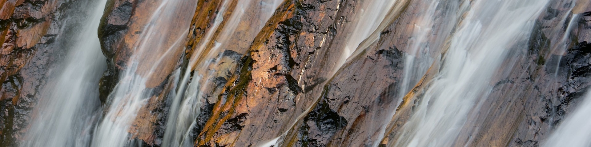 Namuang Waterfall which includes a waterfall