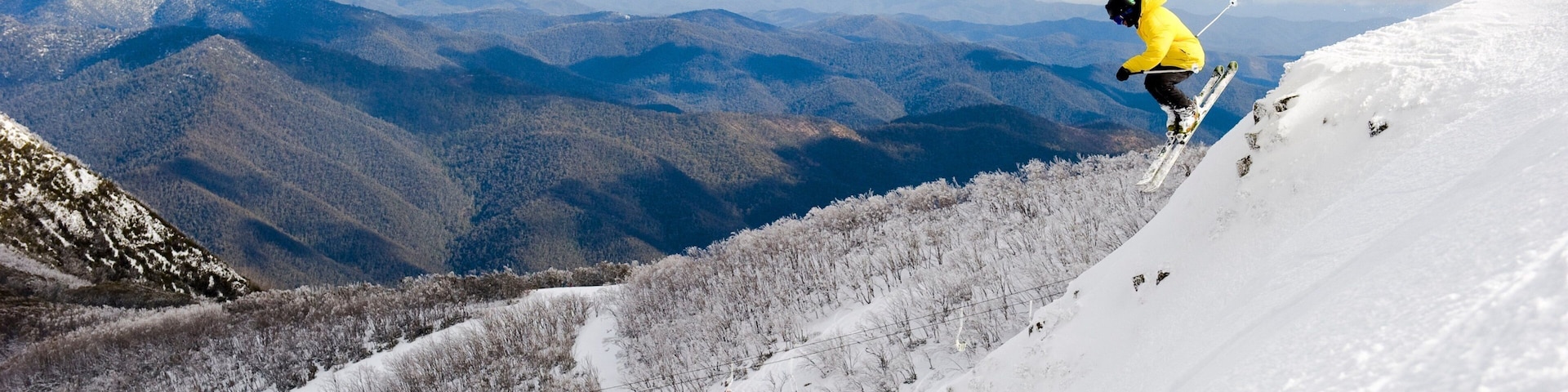 Mt.Buller Ski Slopes caracterizando neve, esqui na neve e montanhas