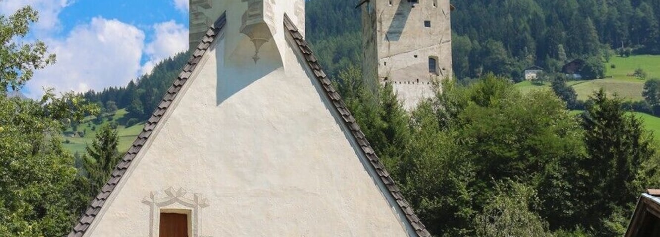 Heilige Kruis-kapel nabij Jaufenburg Sankt Leonhard in Passeier