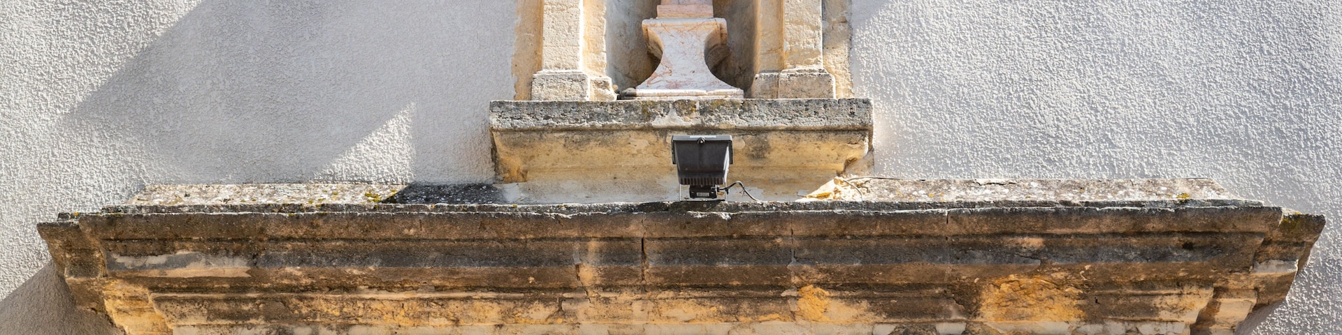 La Valentine showing signage, heritage elements and religious elements