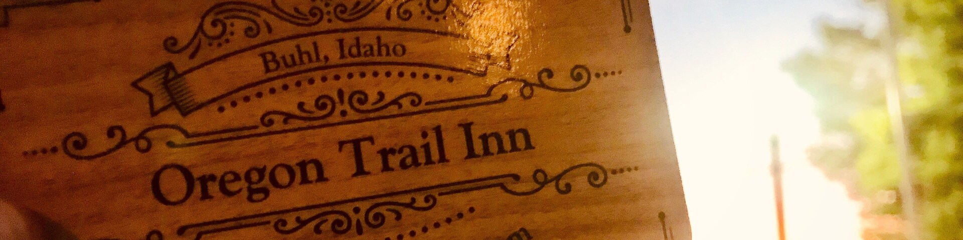 Quick stopover in Buhl, Idaho, while on my way to Seattle. It’s a picturesque little town and probably the closest I’ll come to the text-based strategy video game, “ The Oregon Trail,” I played as a kid since it sits on the original trail west. This little Inn is definitely the place to stay when traveling through.
#ontheroad #roadtrip #idaho