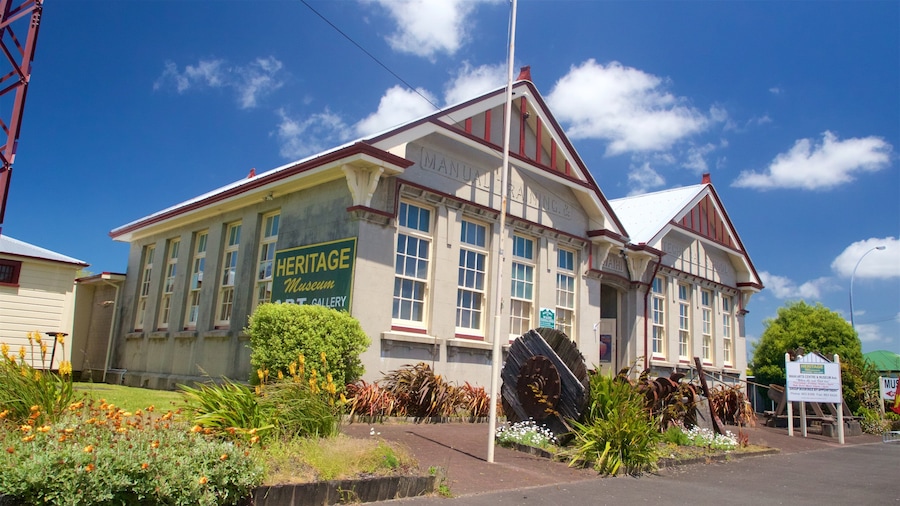 A heritage museum building with a sign reading "Heritage Museum Art Gallery".
