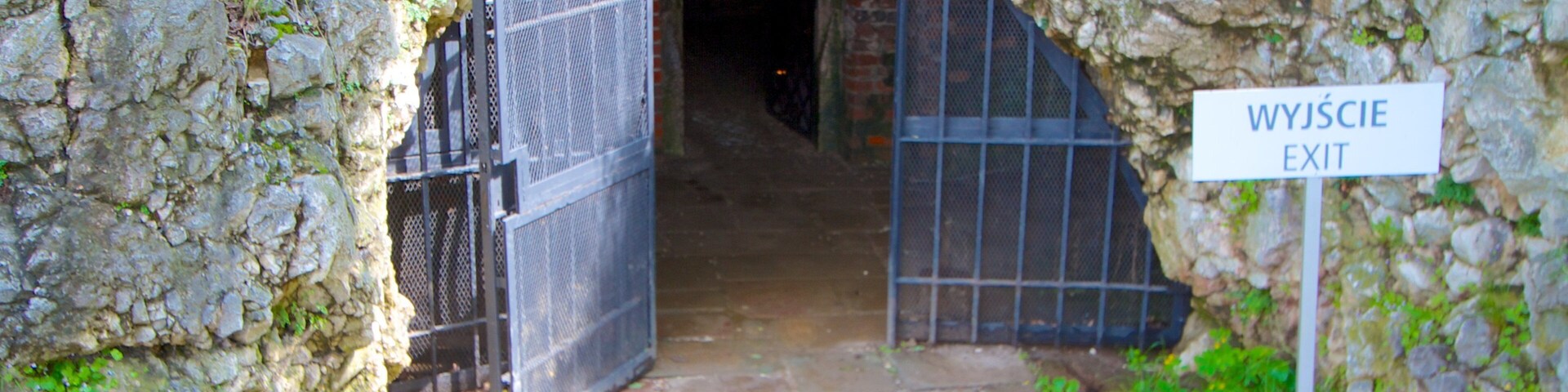 Dragon\'s Den caracterizando sinalização e cavernas