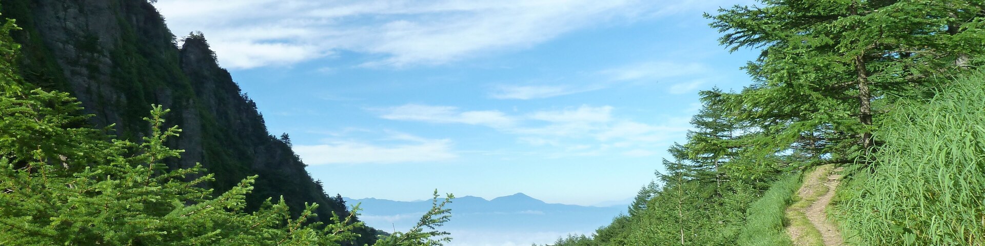 浅間山(前掛山登山道)と遥かに蓼科山山頂