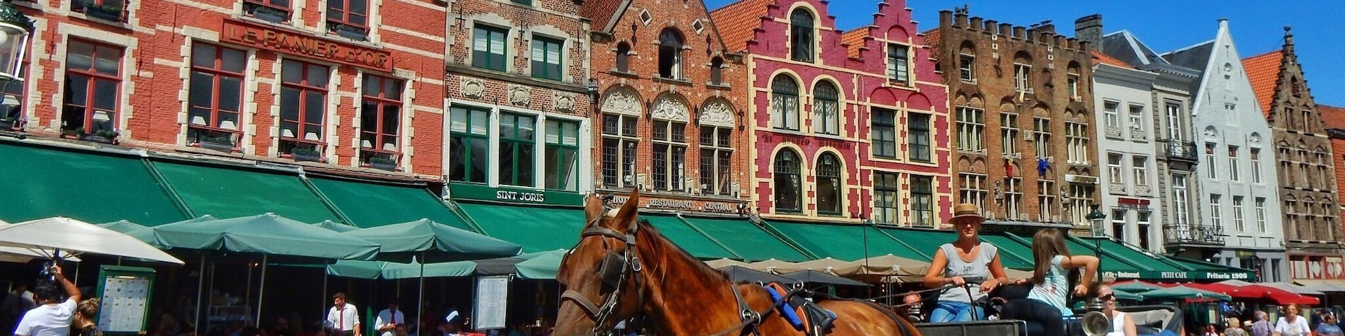 We spent a lovely sunny day walking, eating and drinking our way around Bruge. I think the number of tourists definitely out numbered the locals and there is a good chance of being run over by a horse or a bicycle if you don't watch out.