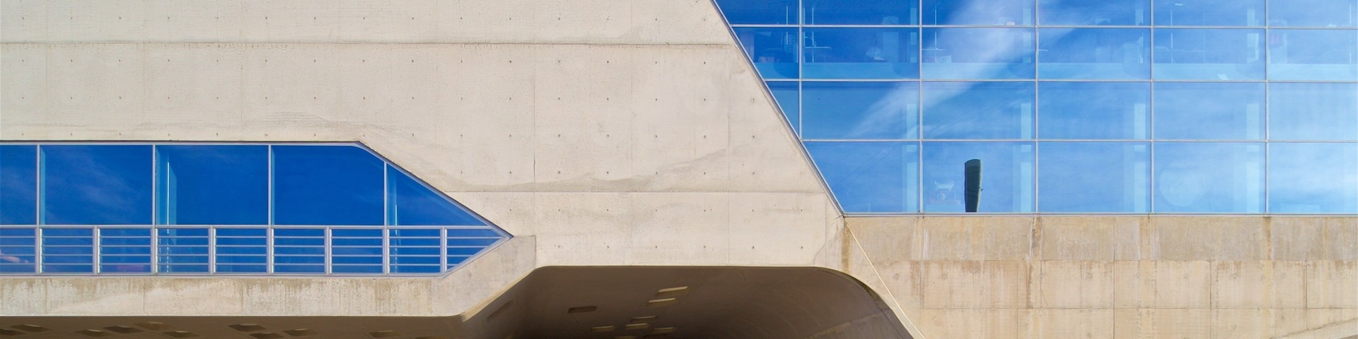 Centro de Ciência Phaeno mostrando arquitetura moderna