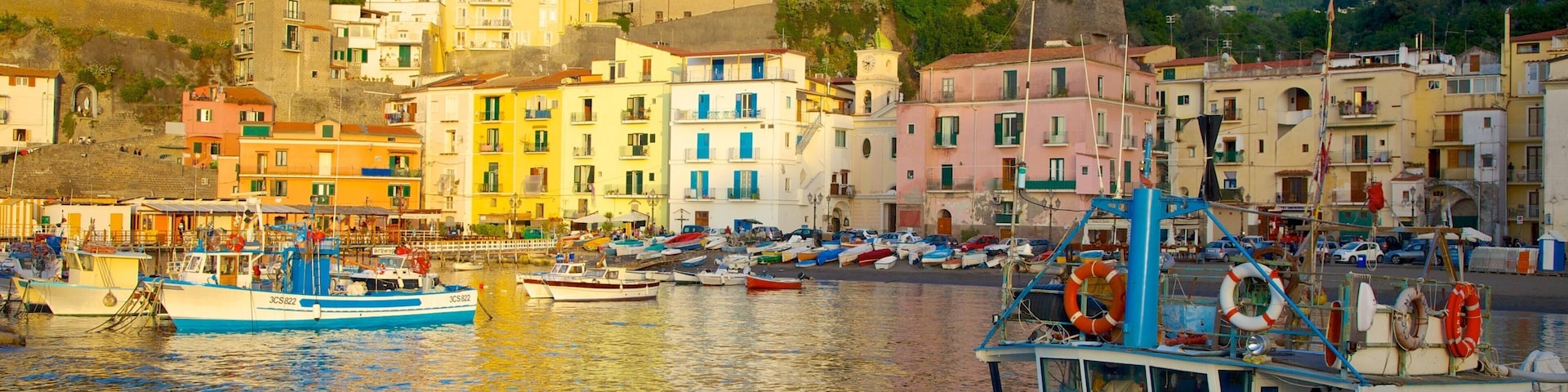 Marina Grande which includes a coastal town, boating and general coastal views