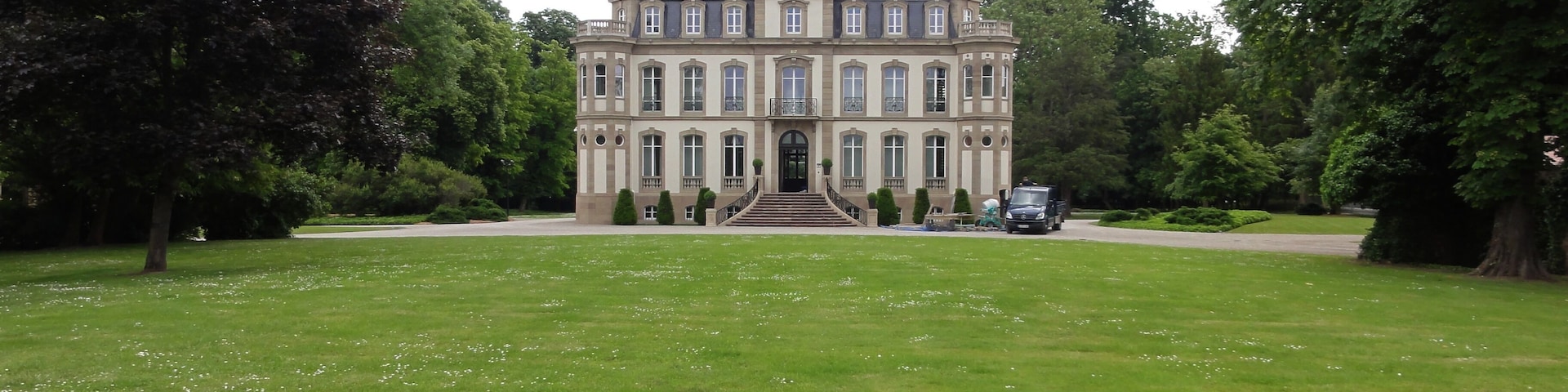 Alsace, Bas-Rhin, Dorlisheim, Château Saint-Jean (1857) ou château Bugatti (IA67011214, IA67011213).