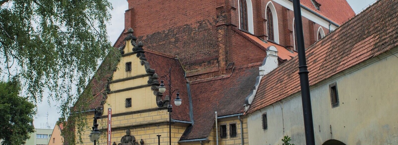 Olesnica is a tiny town located in the South-West region of Poland. I went there for a day trip when I was studying in Wroclaw, which is just 1h away from Olesnica. This is the church situated near the castle of Olesnica.