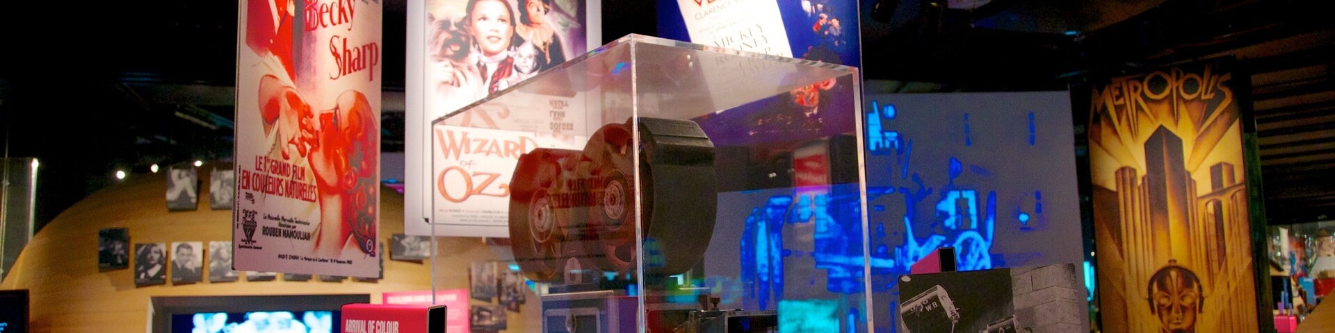 Australian Centre for the Moving Image caracterizando um parque e vistas internas