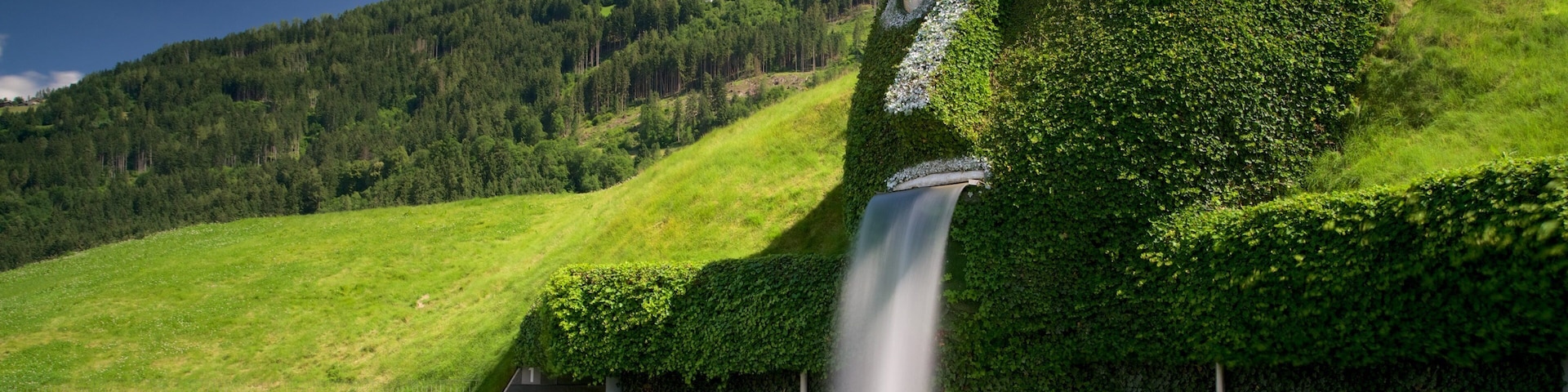 Swarowski Crystal Worlds showing tranquil scenes and a fountain