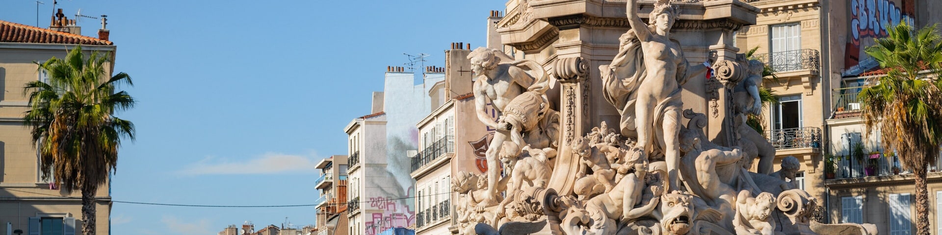 La Castellane which includes a fountain, a statue or sculpture and heritage elements