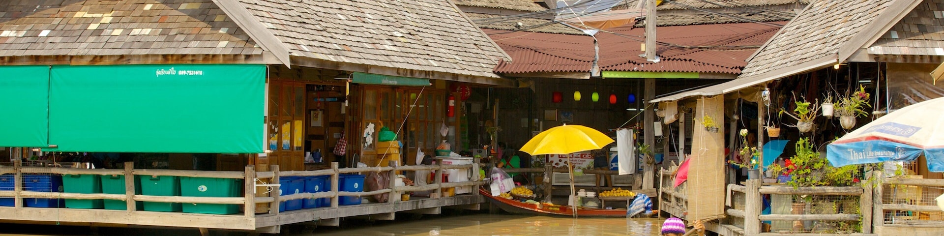Pattaya Floating Market showing markets and boating