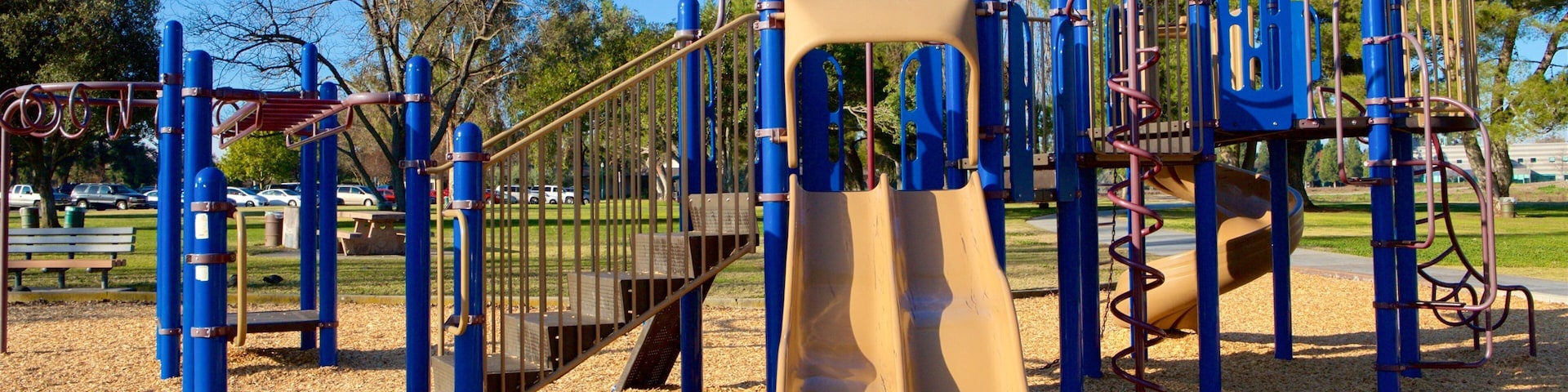 Fremont Central Park que inclui um parque e um parquinho