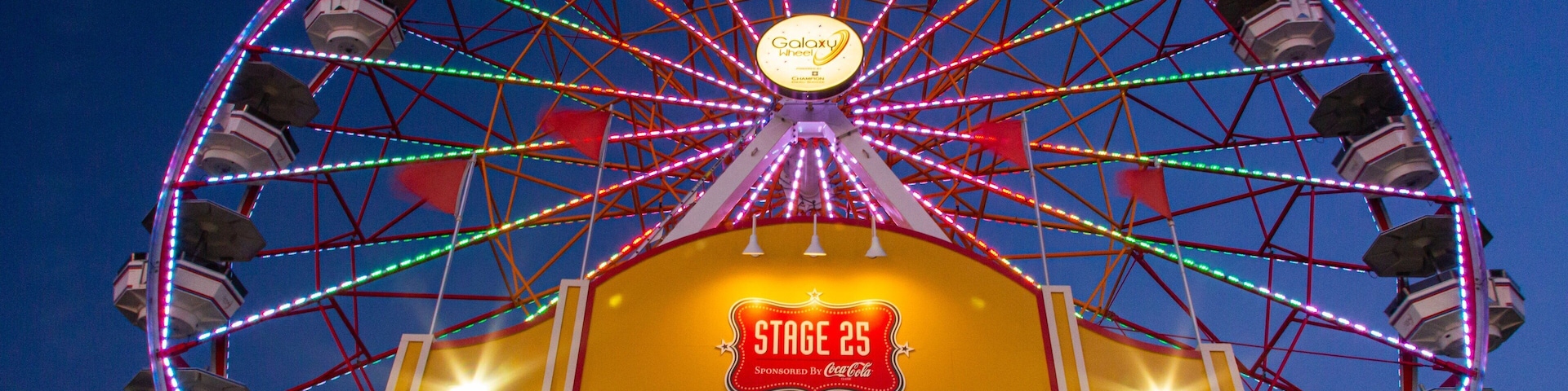 Galveston Island Historic Pleasure Pier caracterizando passeios e cenas noturnas