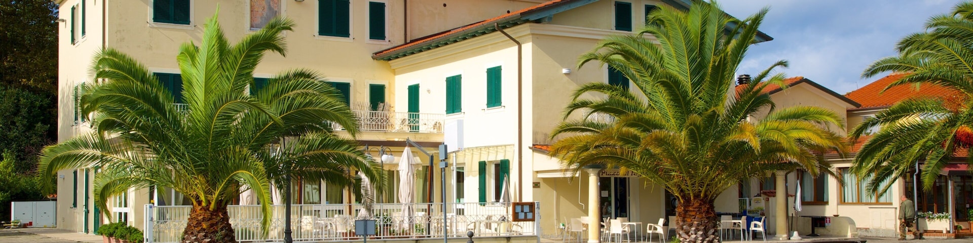 Massaciuccoli Lake which includes a house and a small town or village