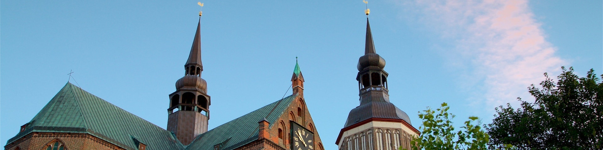 St. Mary\'s Church Stralsund showing a sunset and heritage architecture
