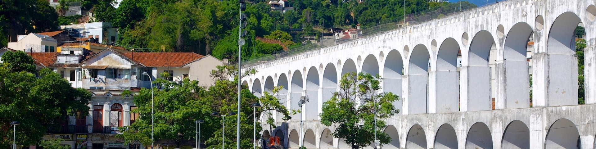 Lapa which includes heritage architecture and a square or plaza