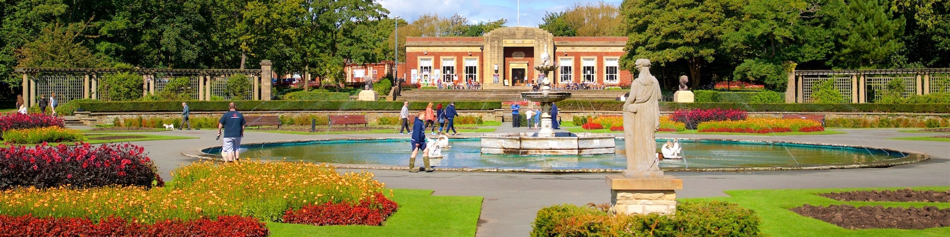 Stanley Park que inclui uma fonte, um jardim e flores silvestres