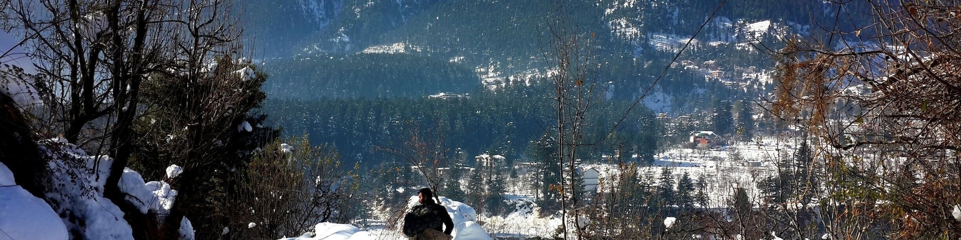 Making our way out of Vashisht to Manali after days of being snowed in! And wow! What amazing scenery that day! Glad to be leaving because there was no electricity but sad that I didn't get to explore Vashisht more.
#snow
