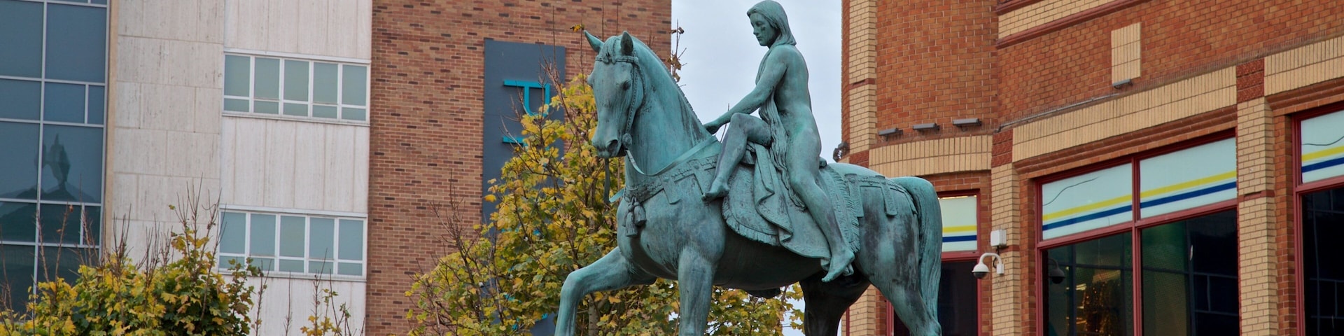 Estátua de Lady Godiva caracterizando uma estátua ou escultura